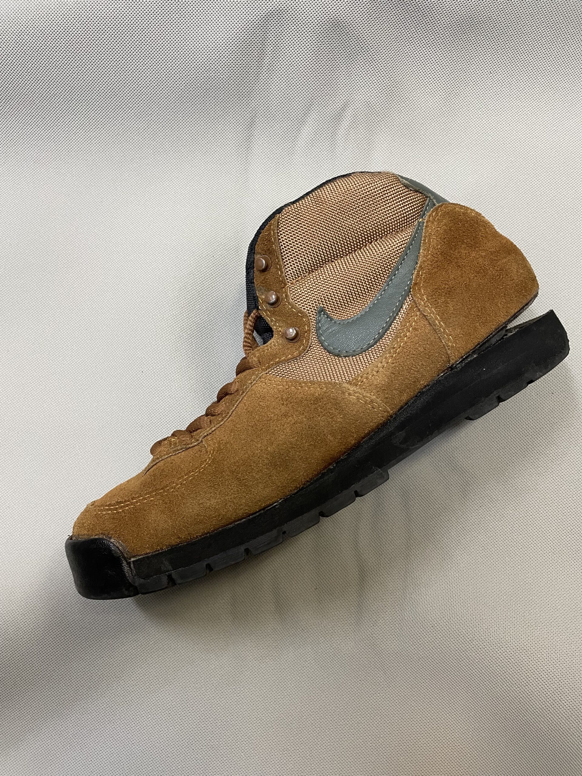 【ナイキエアマグマのオールソール修理】快適な履き心地を取り戻そう | 靴修理のケンちゃん