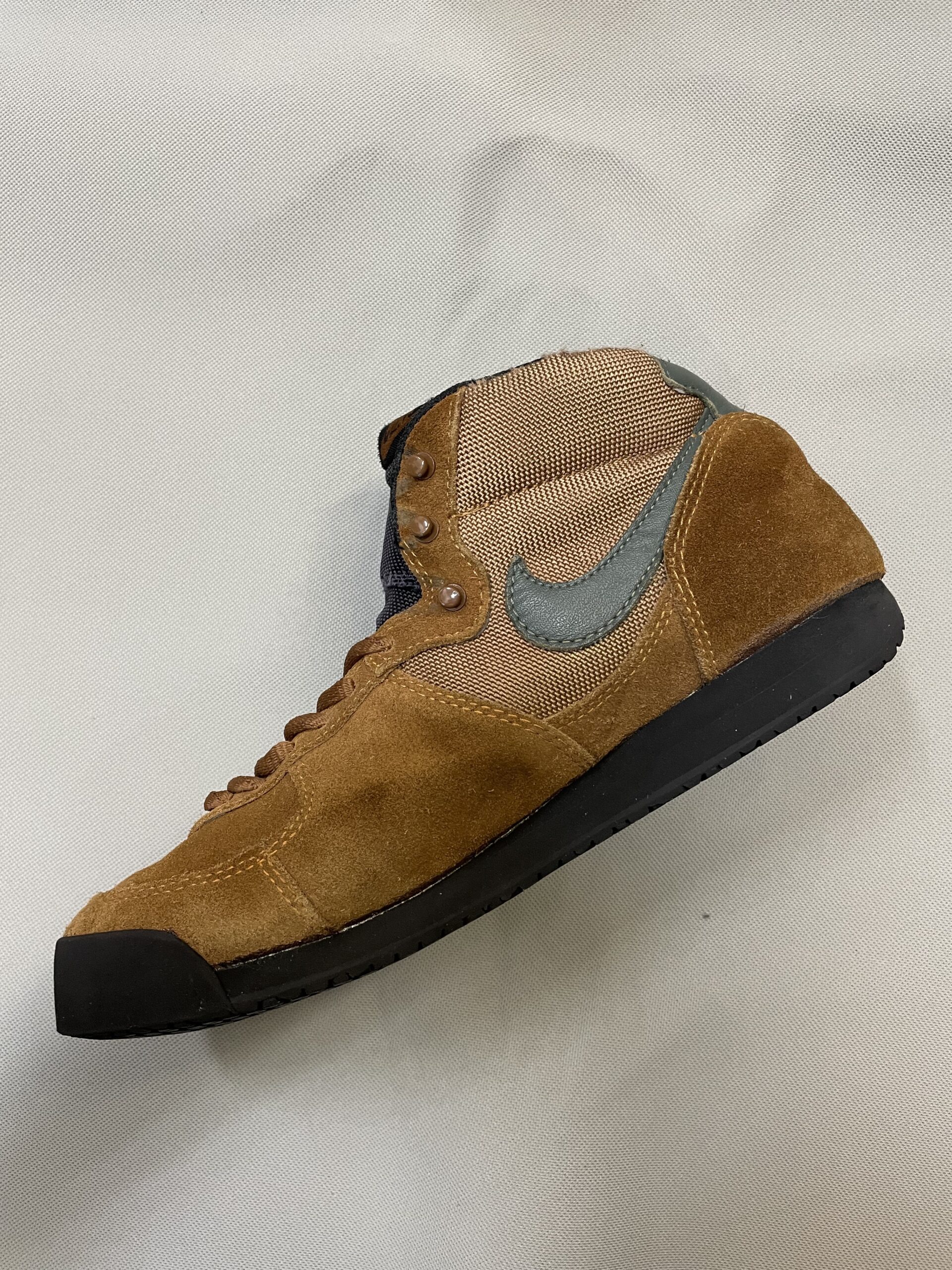 【ナイキエアマグマのオールソール修理】快適な履き心地を取り戻そう | 靴修理のケンちゃん