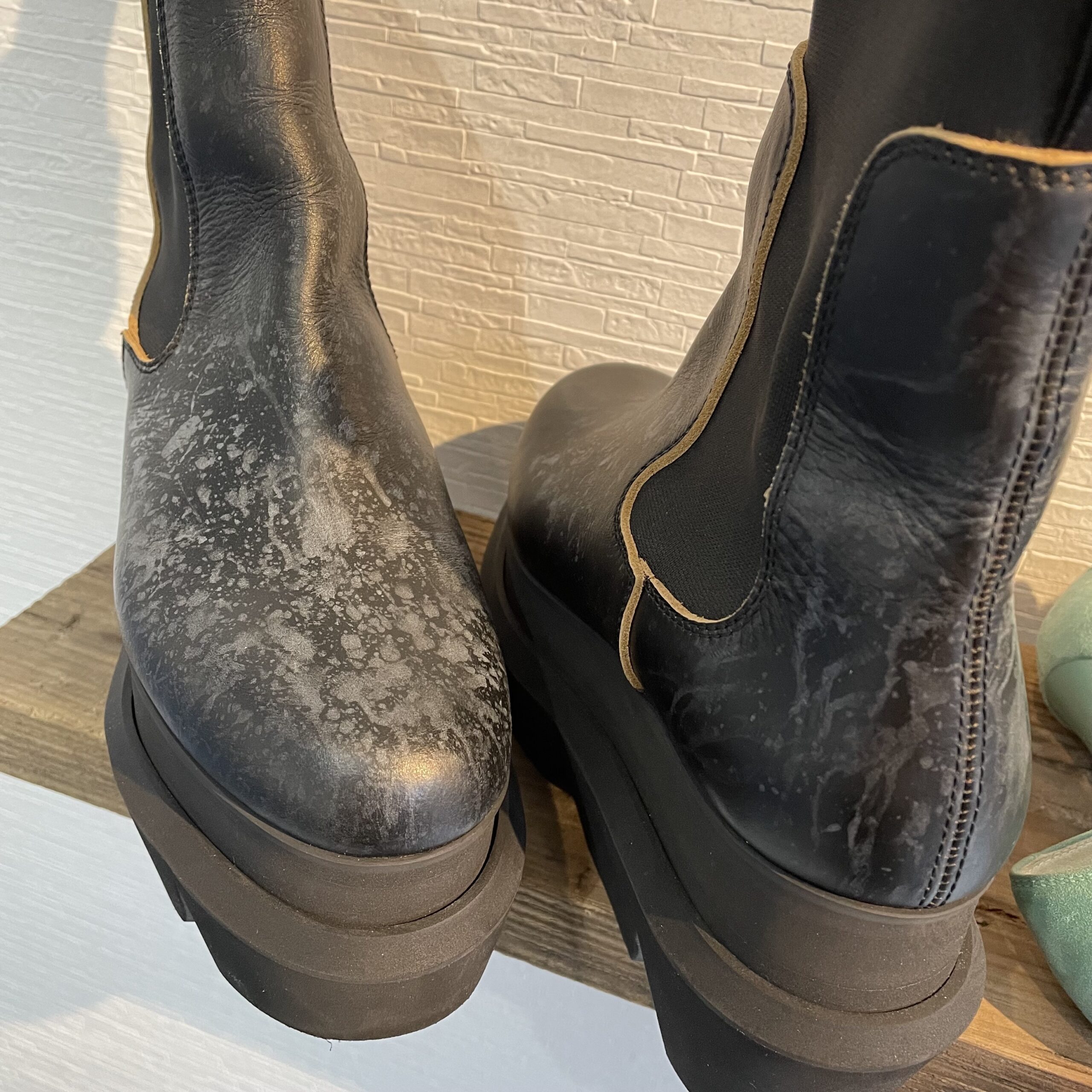 sacaiのチェルシーブーツ（サイドゴアブーツ）が雨でやられてしまったみたいです。 | 靴修理のケンちゃん