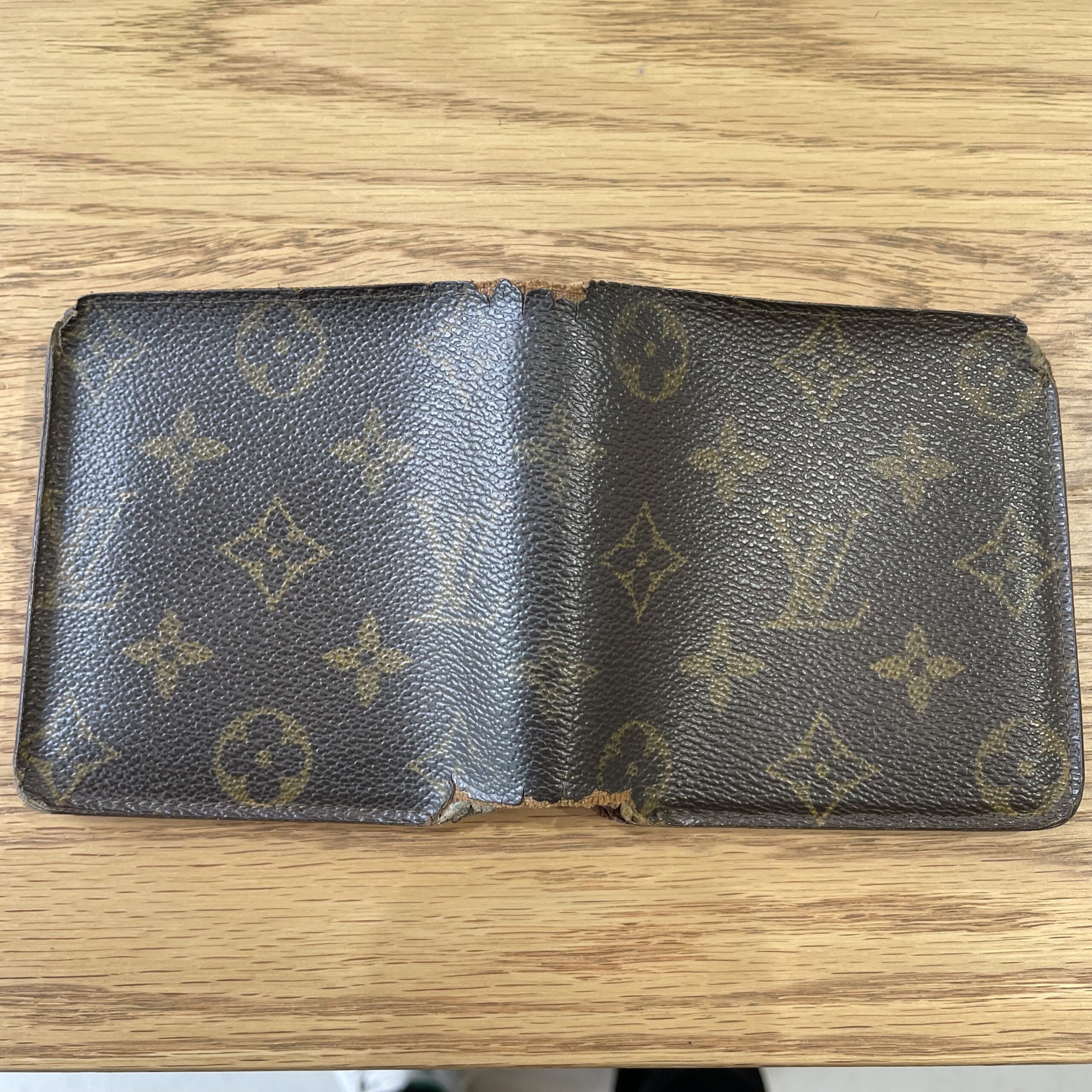 ルイヴィトンの2つ折り財布の修理 | 靴修理のケンちゃん